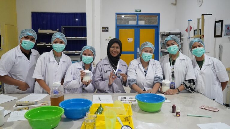 Mahasiswa CMU Membuat Yogurt Susu Kambing dan Sapi di Laboratorium Gizi ...