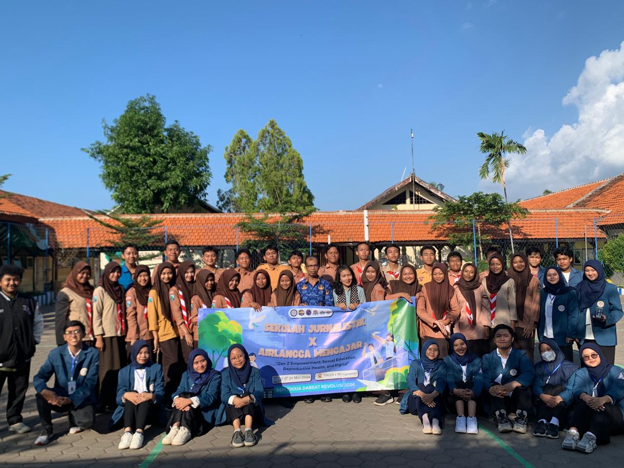 BEM FIKKIA UNAIR Tingkatkan Edukasi Siswa SMAN 1 Wongsorejo Lewat ...